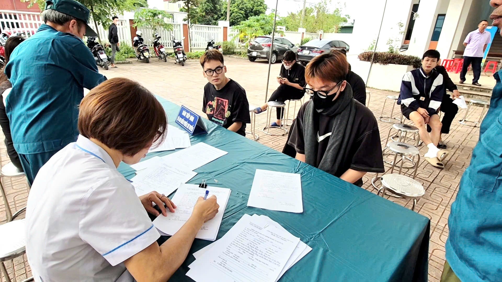 CÔNG TÁC KHÁM SƠ TUYỂN NGHĨA VỤ QUÂN SỰ NĂM 2026 TẠI TRẠM Y TẾ SỐ 2 XÃ ...